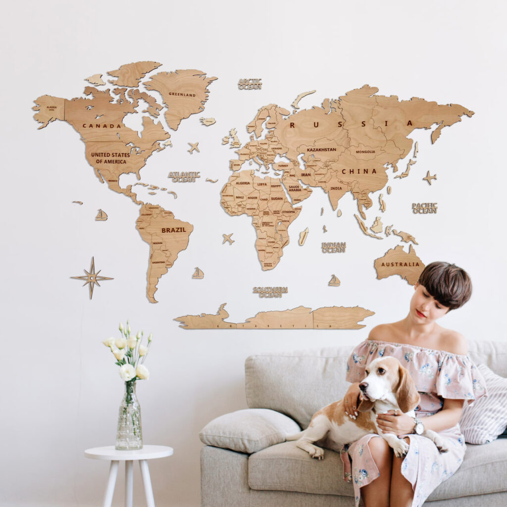 Carte du monde en bois – décoration murale « Naturel
